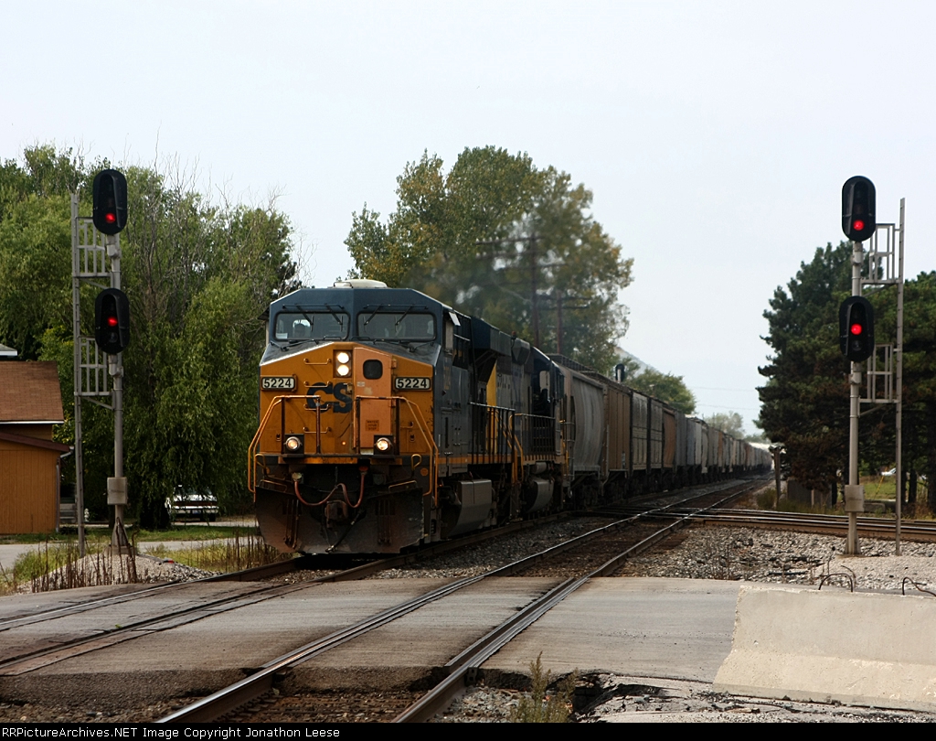 CSX 5224 leads a grain train east